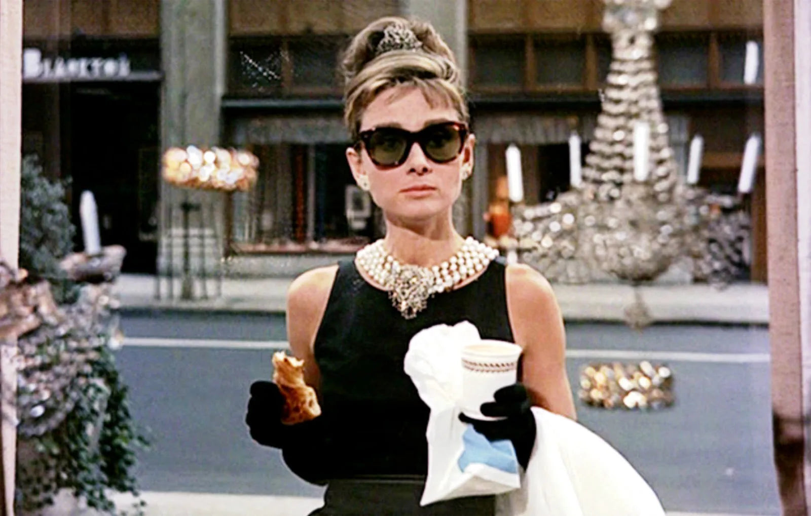 Breakfast at Tiffany's: How Pearls Made Holly Golightly Immortal – Anaash